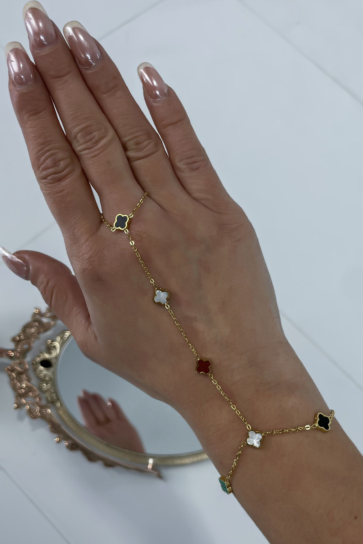 Dámsky náramok s príveskom na prst | iSperky.sk